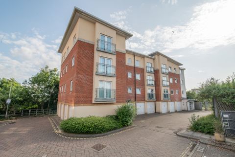 Winterthur Way, Basingstoke RG21, 2 bed flat for sale, £160,000 - Zoopla