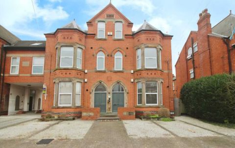 2 bed flat to rent in Musters Road, West Bridgford, Nottingham NG2, £ ...