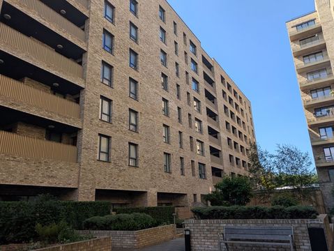 2 bed flat to rent in Devlin House, Acton Gardens W3, £2,325 pcm - Zoopla