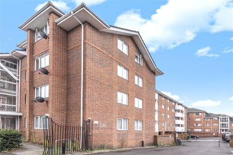 Kings Oak Court, Queens Road, Reading, Berkshire RG1, 2 bed flat to ...