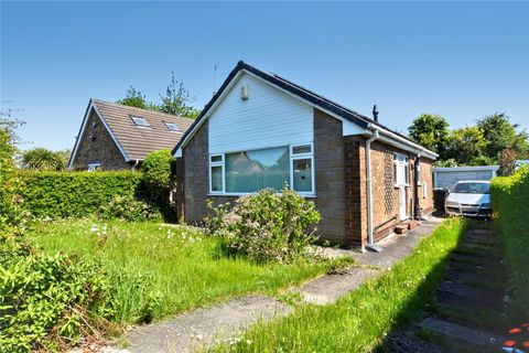 Upper Batley Low Lane, Batley, West Yorkshire WF17, 2 bed bungalow for ...