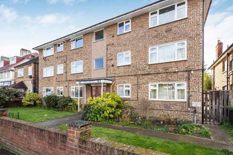 Whitton Road, Hounslow TW3, 2 bed flat for sale, £340,000 - Zoopla