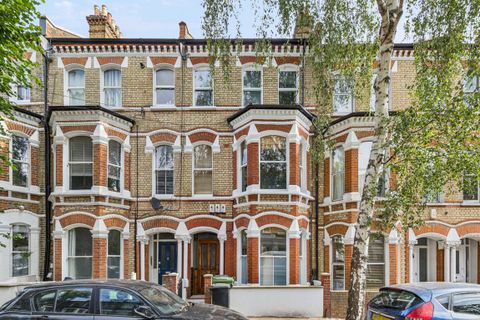 St. Luke's Avenue, Clapham SW4, 2 bed flat to rent, £2,400 pcm - Zoopla
