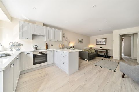 Farncombe Street, Farncombe GU7, 1 bed flat for sale, £249,500 - Zoopla