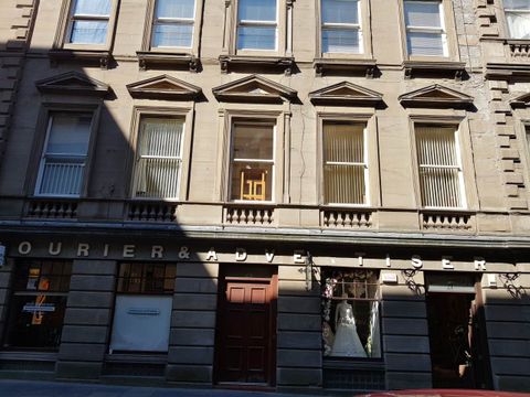 2 bed flat to rent in Bank Street, Dundee DD1, £900 pcm - Zoopla