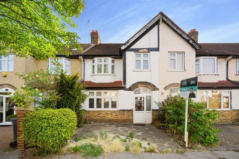 4 bed terraced house for sale in Cherry Hill Gardens, Waddon CR0, £ ...