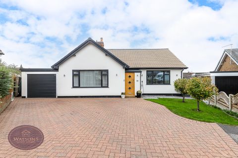 Violet Avenue, Newthorpe, Nottingham NG16, 4 bed detached bungalow for ...