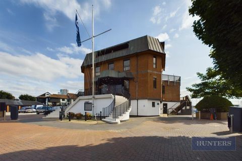 Channel Way, Ocean Village, Southampton SO14, 2 bed flat for sale, £ ...