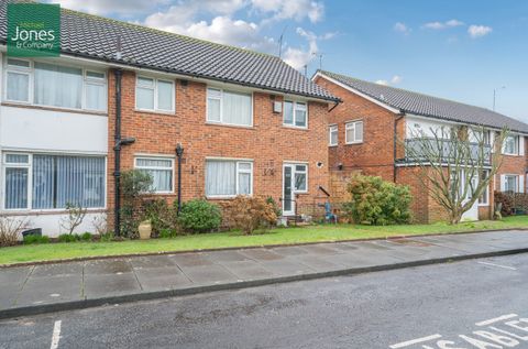 2 bed flat to rent in Chatsmore Crescent, Goring-By-Sea, Worthing, West ...