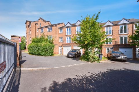 Waterfront Way, Walsall WS2, 2 bed flat for sale, £120,000 - Zoopla