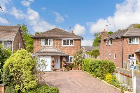 4 bed detached house for sale in Tennyson Avenue, Cliffe Woods ...