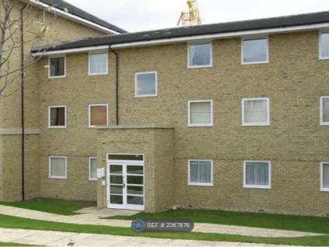 2 bed flat to rent in Kingfisher Heights, Grays RM17, £1,500 pcm - Zoopla