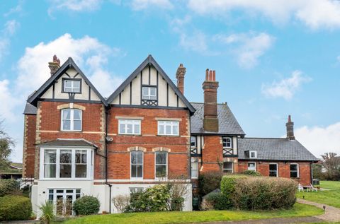 2 bed flat for sale in Oldfield Road, Bickley, Kent BR1, £620,000 - Zoopla