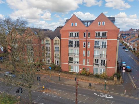 Russell Road, Nottingham NG7, 2 bed flat for sale, £100,000 - Zoopla