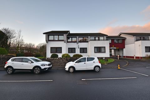 Main Street, Inverkip, Greenock PA16, 2 bed flat for sale, £125,000 ...
