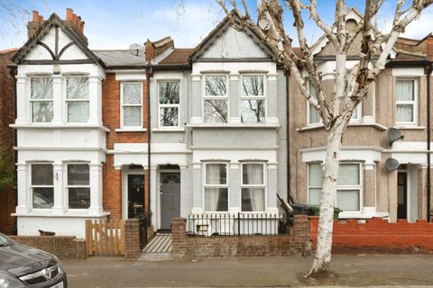 2 bed flat for sale in Waverley Road, London E17, £450,000 - Zoopla