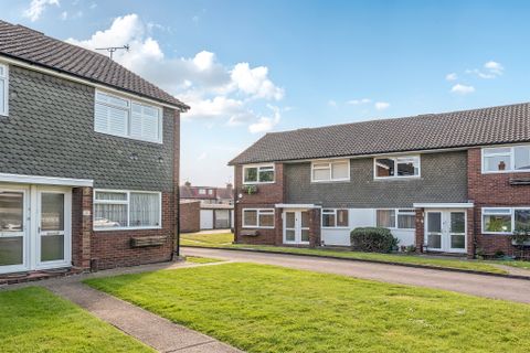Cheviot Close, Enfield EN1, 2 bed flat for sale, £400,000 - Zoopla