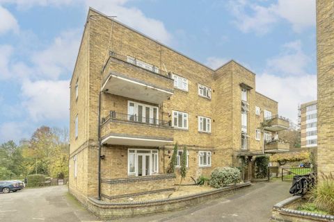 4 bed flat to rent in Jebb Avenue, London SW2, £3,500 pcm - Zoopla