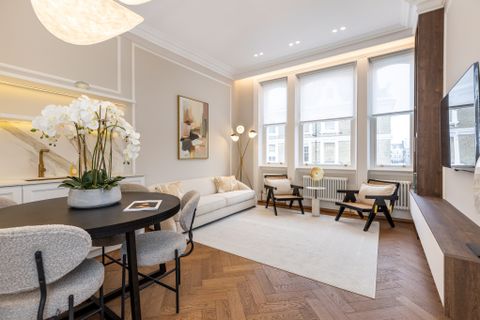 Redcliffe Square, London SW10, 2 bed flat for sale, £1,000,000 - Zoopla