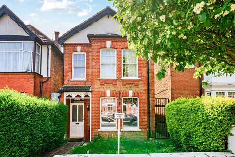 Regina Road, London W13, 2 bed flat for sale, £500,000 - Zoopla