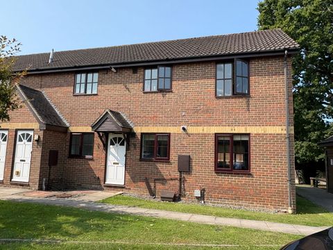 Oak Tree Way, Horsham, West Sussex. RH13, 2 bed maisonette for sale, £ ...