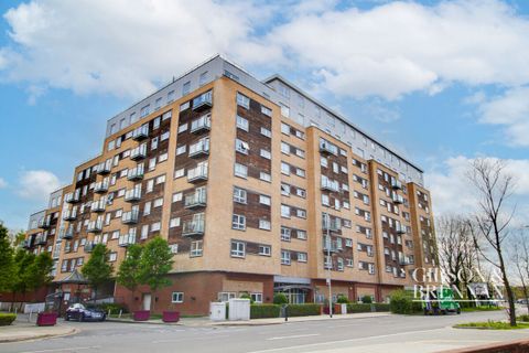 1 bed flat for sale in Cherrydown East, Basildon SS16, £170,000 - Zoopla