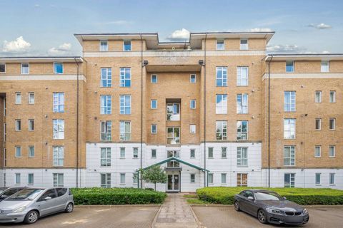 2 bed flat for sale in Yarlington Court, New Southgate, London N11, £ ...