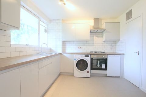 Carlton Drive, London SW15, 3 bed flat to rent, £3,250 pcm - Zoopla