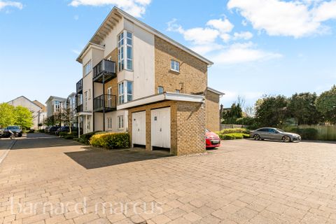 Revere Way, Epsom KT19, 2 bed flat for sale, £375,000 - Zoopla