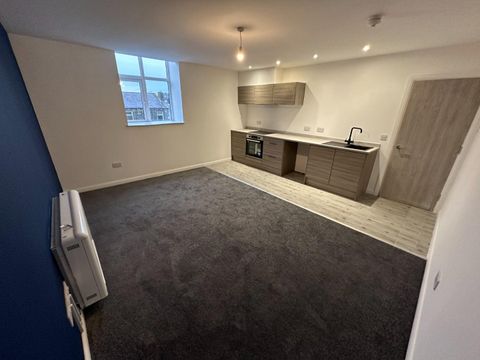 2 bed flat to rent in Exchange Street, Colne BB8, £700 pcm - Zoopla