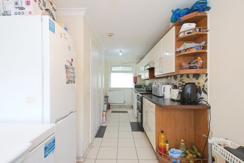 Wren Path, London SE28, 2 bed terraced house for sale, £375,000 - Zoopla