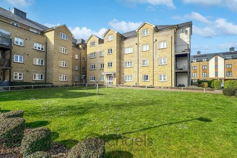 2 bed flat to rent in Gilbert Court, Clarendon Way, Colchester CO1, £ ...