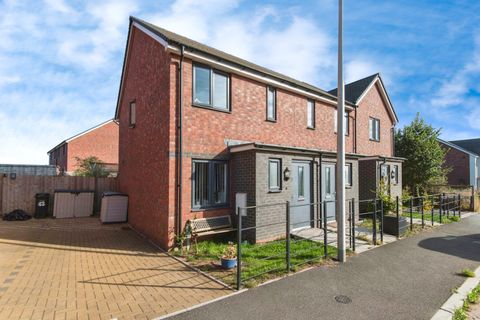 2 bed end terrace house for sale in Hutchings Drive, Tithebarn, Exeter, Devon EX1, £100,000 - Zoopla