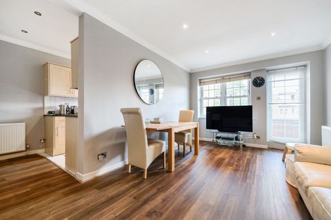 Bulstrode Court, Gerrards Cross, Buckinghamshire SL9, 2 bed flat for ...