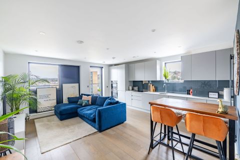 2 bed flat for sale in Leaden Hill, Smitham Court CR5, £375,000 - Zoopla