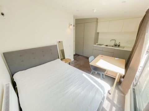 Studio to rent in Upper Street, Angel N1, £1,250 pcm - Zoopla