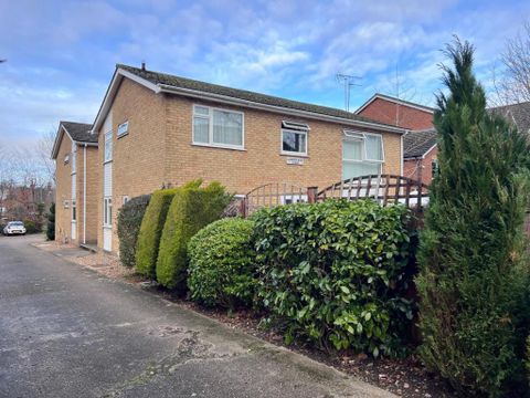 Upper Gordon Road, Camberley GU15, 3 bed maisonette to rent, £1,750 pcm ...