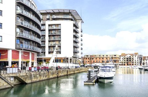 2 bed flat to rent in Channel Way, Ocean Village, Southampton SO14, £ ...
