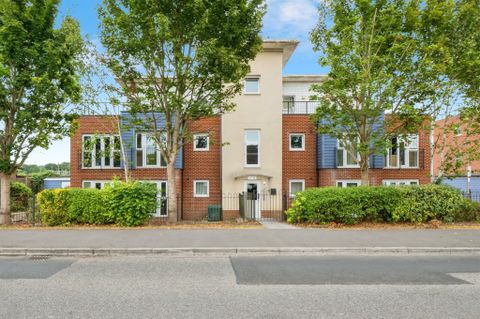 Alexander Square, Eastleigh SO50, 2 bed flat for sale, £180,000 - Zoopla