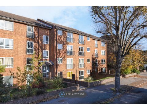 Berrylands, Surbiton KT5, 2 bed flat to rent, £1,550 pcm - Zoopla