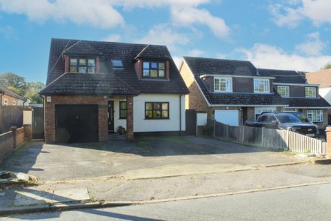 4 bed detached house for sale in Castledon Road, Wickford SS12, £ ...