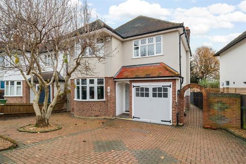 4 bed detached house for sale in Chiltern Drive, Berrylands, Surbiton ...