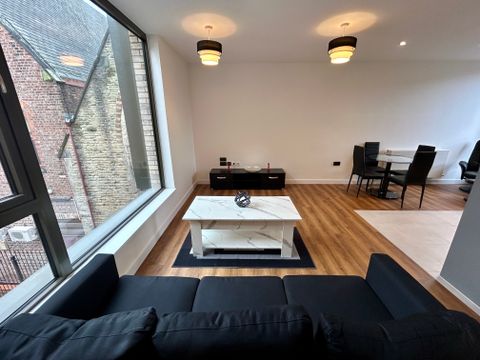 2 bed flat to rent in Swinbourne Grove, Manchester M20, £1,600 pcm - Zoopla