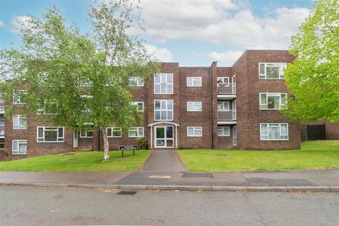 2 bed flat to rent in Malcolm Way, Wanstead E11, £1,700 pcm - Zoopla