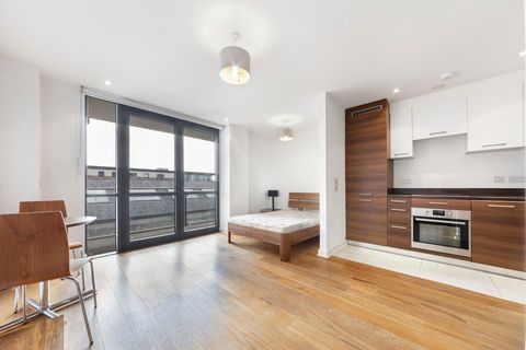 Studio to rent in Forge Square, London E14, £1,550 pcm - Zoopla