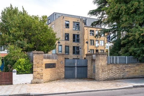 Tulse Hill, London SW2, 2 bed flat for sale, £500,000 - Zoopla