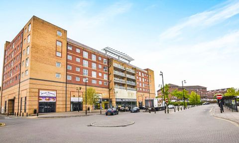 2 bed flat for sale in Edinburgh Gate, Harlow CM20, £190,000 - Zoopla