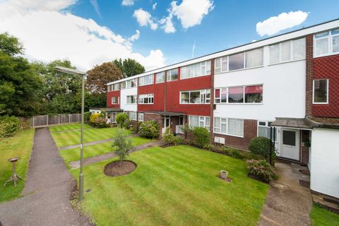 Hollies Court, Addlestone KT15, 2 bed flat to rent, £1,495 pcm - Zoopla