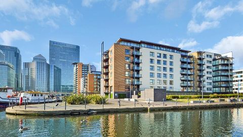 Boardwalk Place, Canary Wharf E14, 3 bed flat to rent, £3,000 pcm - Zoopla