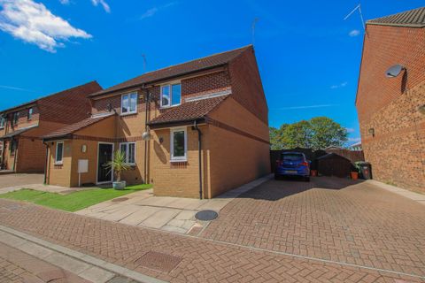 3 bed semi-detached house for sale in Winter Folly, Basildon SS15, £ ...